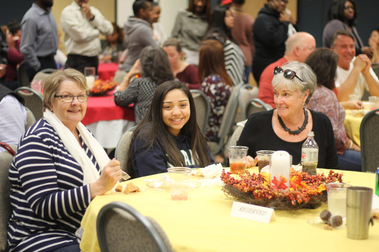 How to Throw a Thanksgiving Party at Work | InfoMart